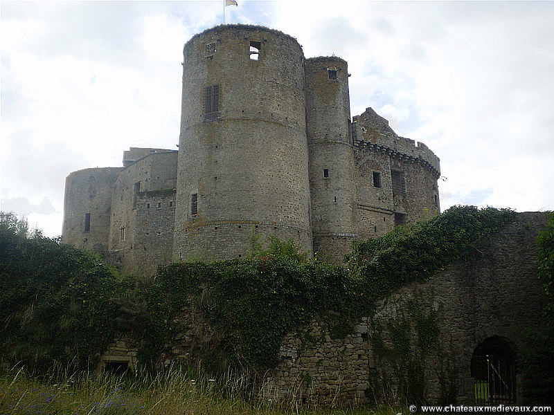Chateau de CLISSON : photos et histoire du chateau fort de Clisson