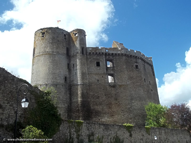 Chateau de CLISSON : photos et histoire du chateau fort de Clisson