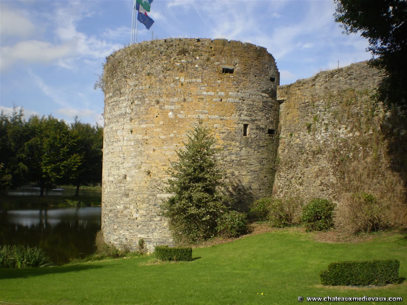Le Chateau de Corlay et son Donjon, photos et histoire du chateau fort ...