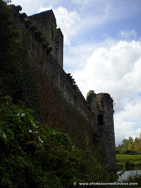 Le Chateau de Corlay et son Donjon, photos et histoire du chateau fort ...