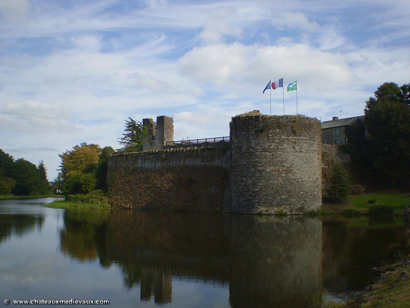 Le Chateau de Corlay et son Donjon, photos et histoire du chateau fort ...