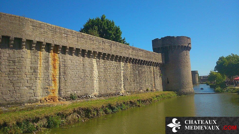 Chateau de GUERANDE et ses remparts, château fort à Guérande